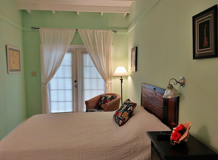 Grand Turk Vibes - Balcony Room! - Turks and Caicos Islands