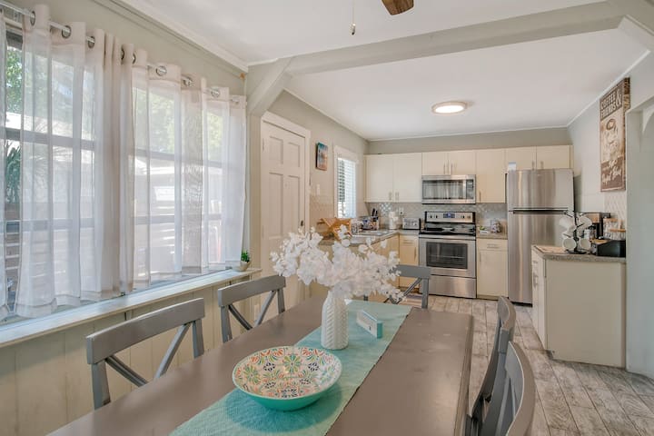 Sunseeker Bungalow-sarasota-10 Min To Siesta Key - Sarasota, FL