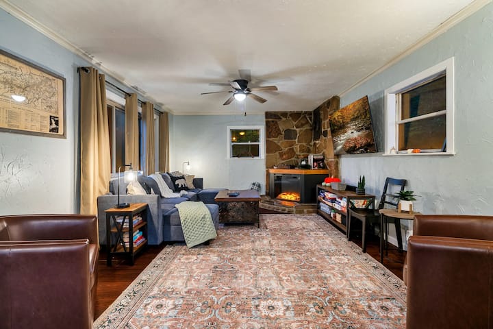 3 Bedrooms | Hot Tub Mini Golf | Coffee Bar - Pigeon Forge, TN