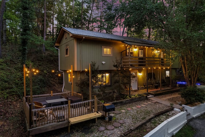 3 Bedrooms | Hot Tub Mini Golf | Pets | Coffee Bar - Pigeon Forge, TN