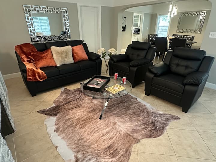 Stylish Renovated Modern Luxury Grand Home! - San Bernardino, CA