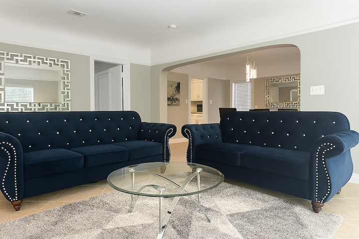 Modern Home • Bright Stay + Free Parking - San Bernardino, CA