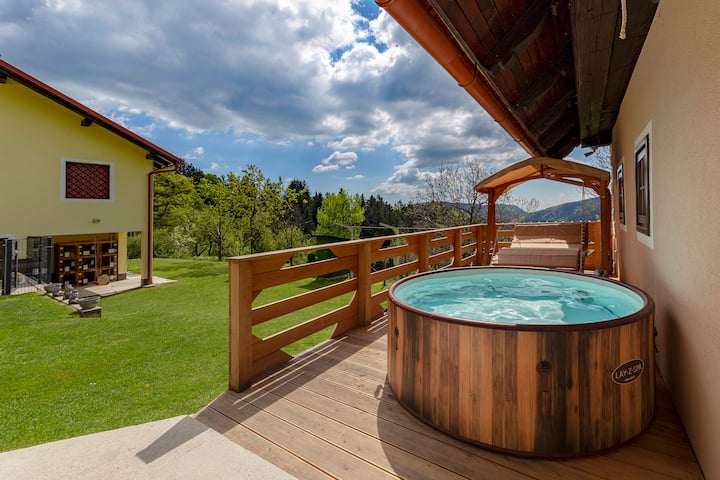 Sunflower House With Jacuzzi And Sauna | 3 Bedroom - Slovenië