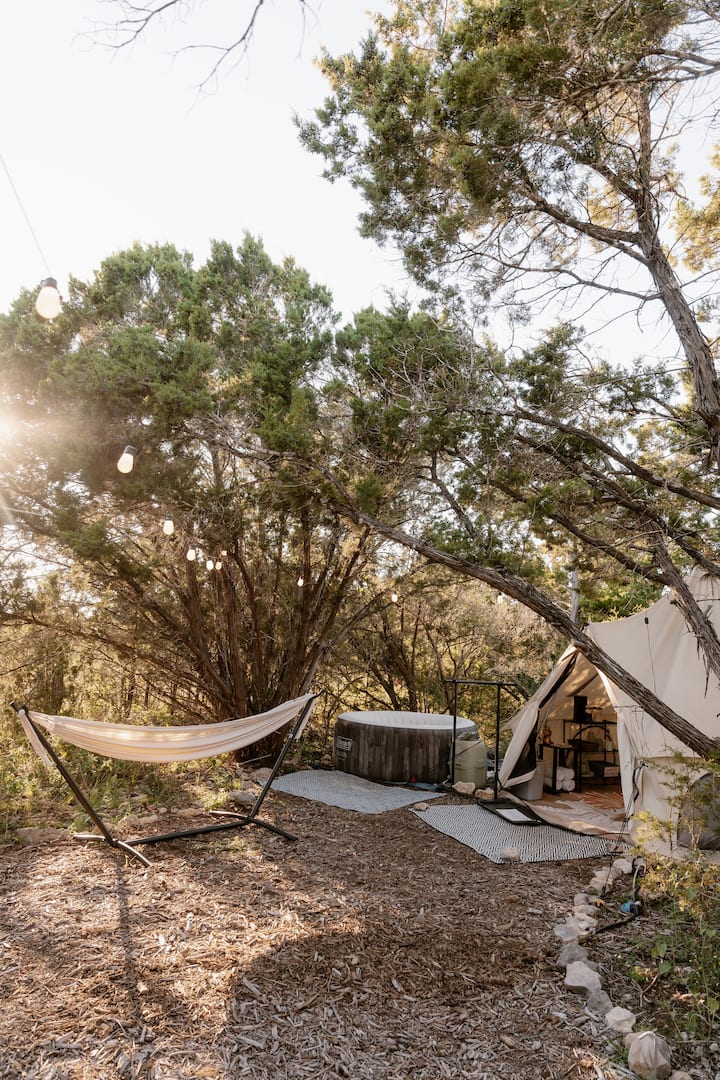 Lux, Romantic Glamping Getaway W/ Private Hot Tub - Canyon Lake, TX