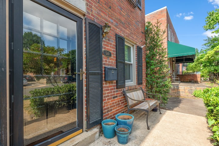 Charming, Comfortable, Great Location - Marymount University, Arlington