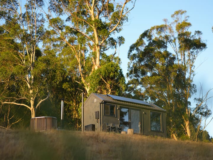 Secluded Designer Off Grid Cabin Hot Tub - Mirboo North