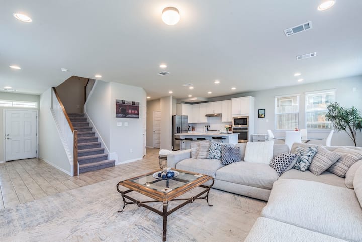 Spacious Austin Retreat | Sleeps 10 Near Cota/acl - Buda, TX