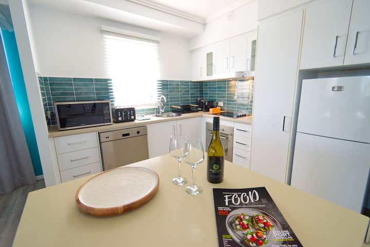Sunset Views Apartment W/ Parking & Rooftop Pool - Cairns