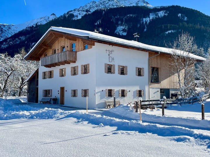 Cozy Apartment With Tile Stove In The Lech Valley - Elbigenalp