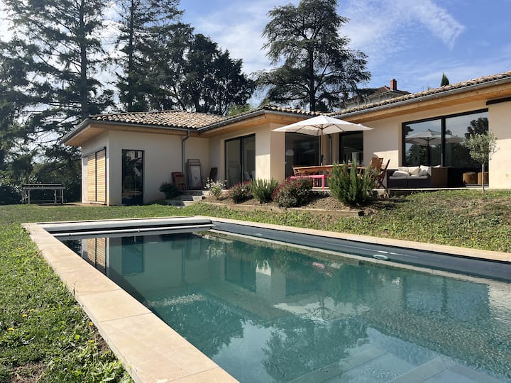 Superbe Maison 234 M² Avec Piscine - Beaujolais