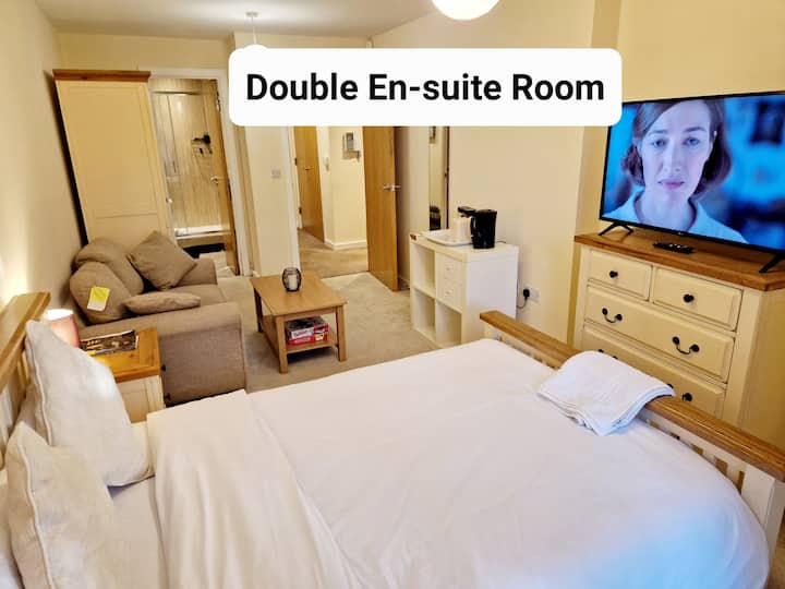 Spacious Double Bedroom With A Private En-suite - Darlington