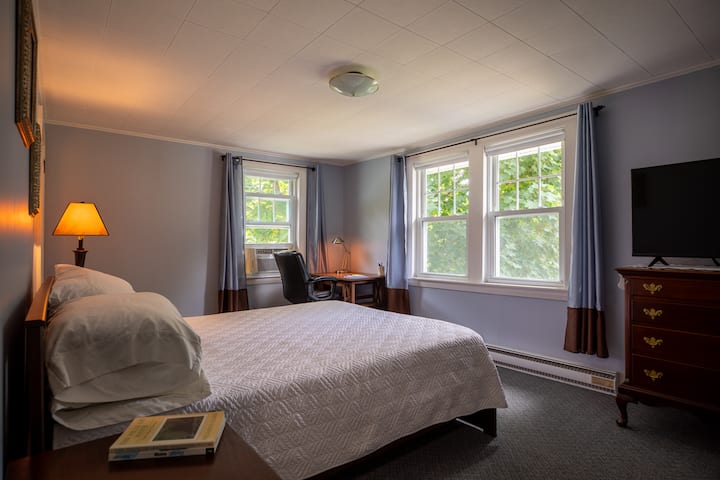 Feels Like Home—clean, Warm, And Welcoming - Gardiner, ME