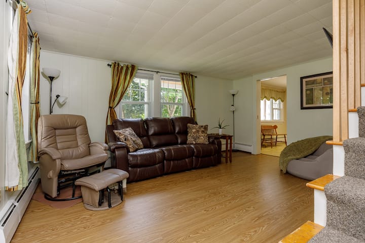 Gem Of A Stay •Pool •1 King 2 Queen •Grill •Ev - Gardiner, ME