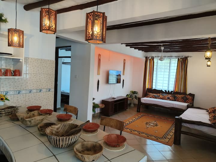 Kimbi's 2br Coastal Cottage - 4 Mins To The Beach - Diani Beach