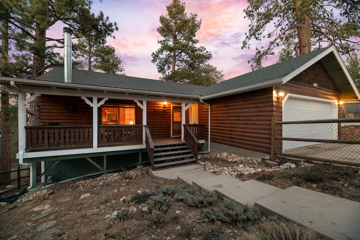 The Lazy Bear Inn- Family Friendly Game Room & Spa - Big Bear, CA