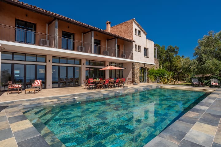Grande Villa De 750m2 / Le Mas Des Chênes - Le Lavandou