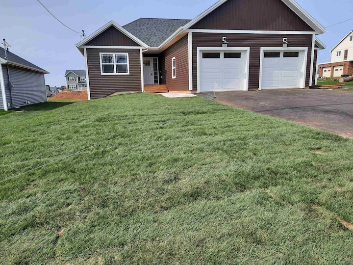 Pet Friendly | Royalty Roo's Vacation Home - Charlottetown