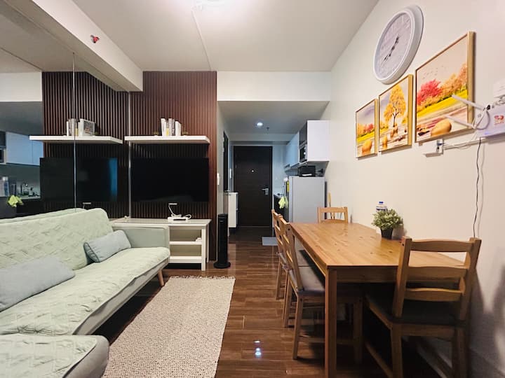 1br Air | 300mbps Wi-fi | Free Parking Spot - Makati