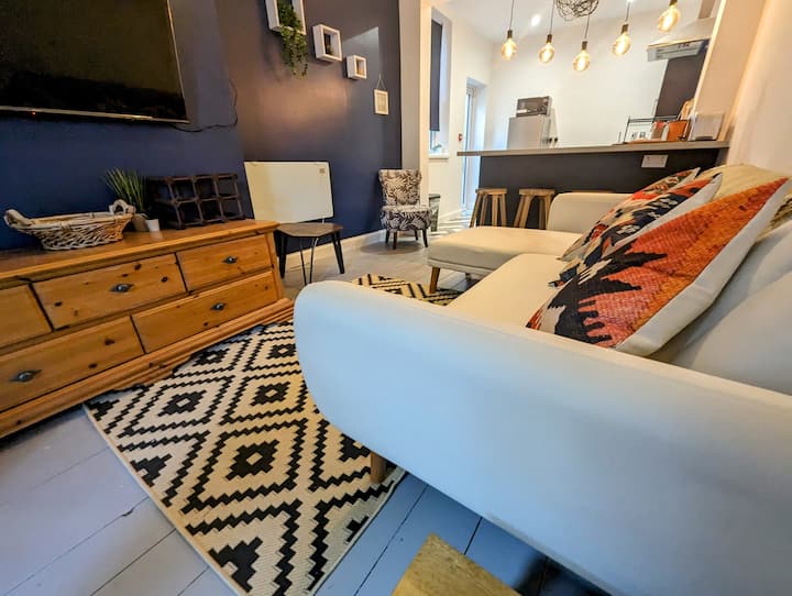 Charming Spacious Central Flat -Ideal For Families - Lytham St Annes