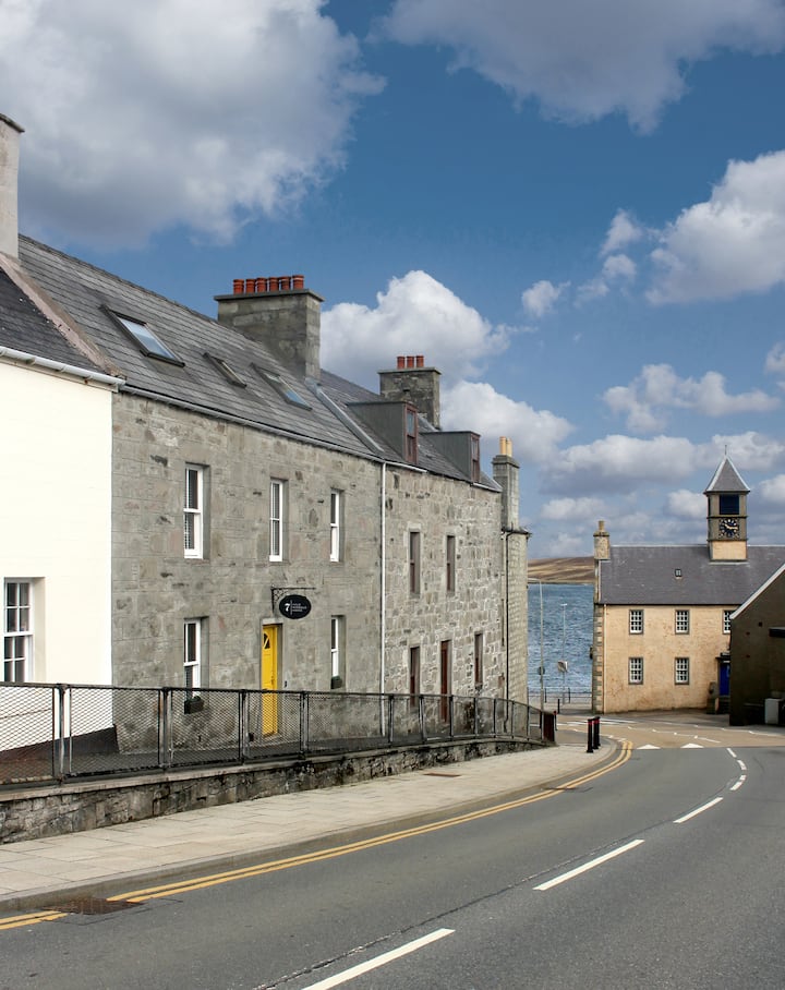 Charming, Cozy, 1700's Shetland Hoose - Lerwick