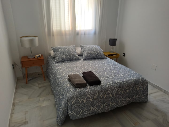 Habitación+baño 2 Plazas Cabopino Marbella - Marbella