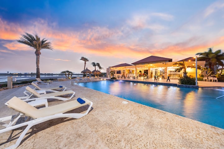 2br2ba Townhome With Pools & Gym @ Gold Coast - Aruba