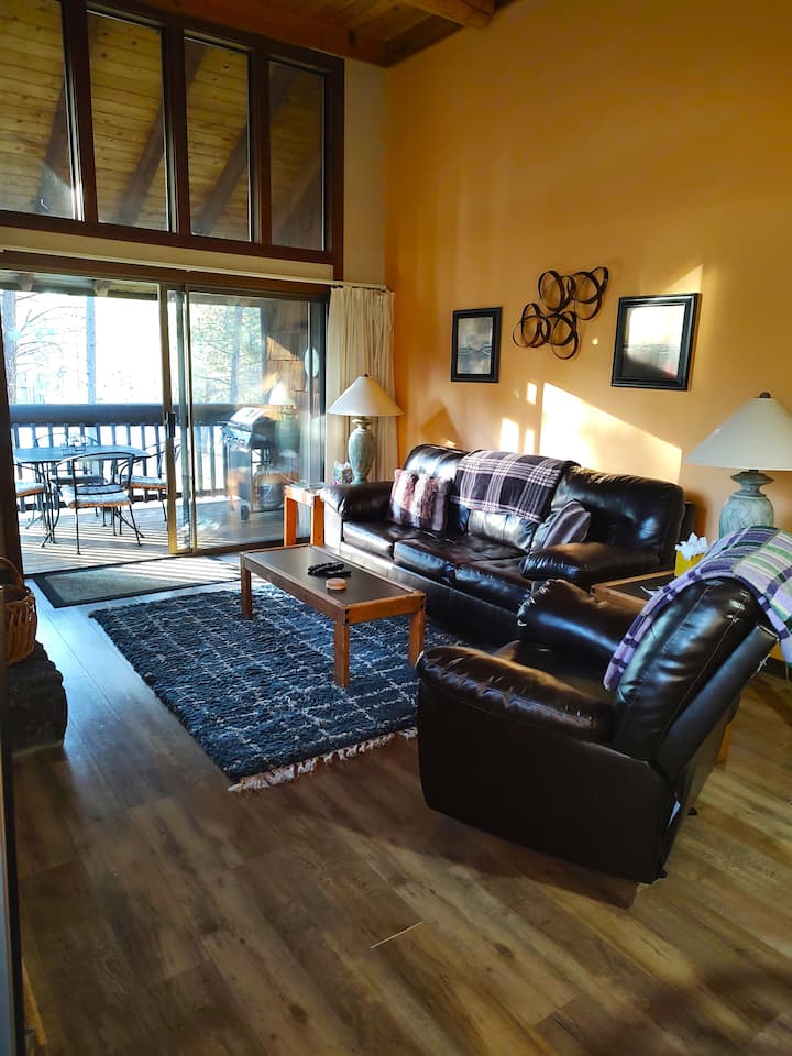 Wildflower On Golf Course! Sharc Passes, 2 Bikes! - Sunriver, OR