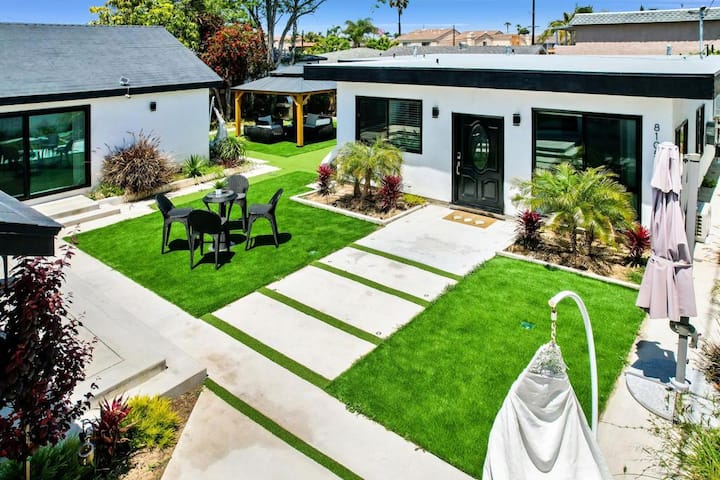 Luxury 2 Separated Villa In Huntington Beach - Huntington Beach, CA