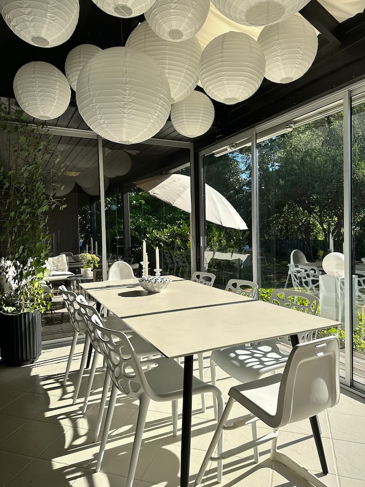 Strandnära Designvilla - Höllviken