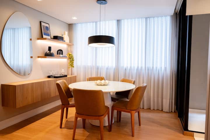 1 Suíte + 2 Dorm, C/ Churrasqueira No Champagnat - Curitiba