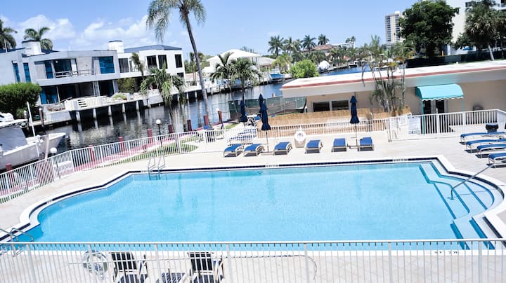 Beautiful 2/2 Beach Front Condo Pompano Beach - Pompano Beach