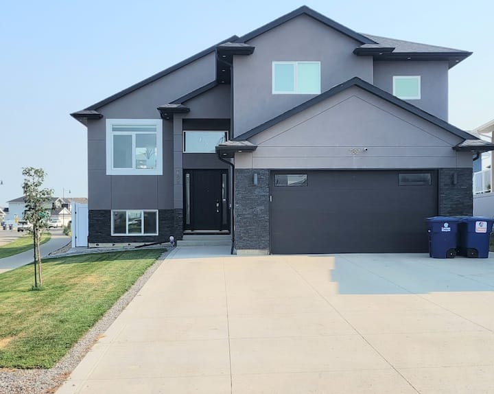 Cke Short-term Rental
Long Terms Stays Welcome - Saskatoon