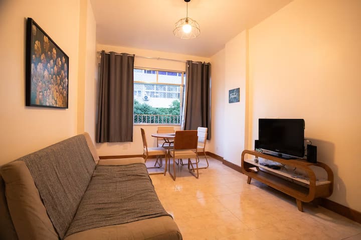 Espaçoso Apto Copacabana. 85 M2. Praia (Proximo) - Copacabana