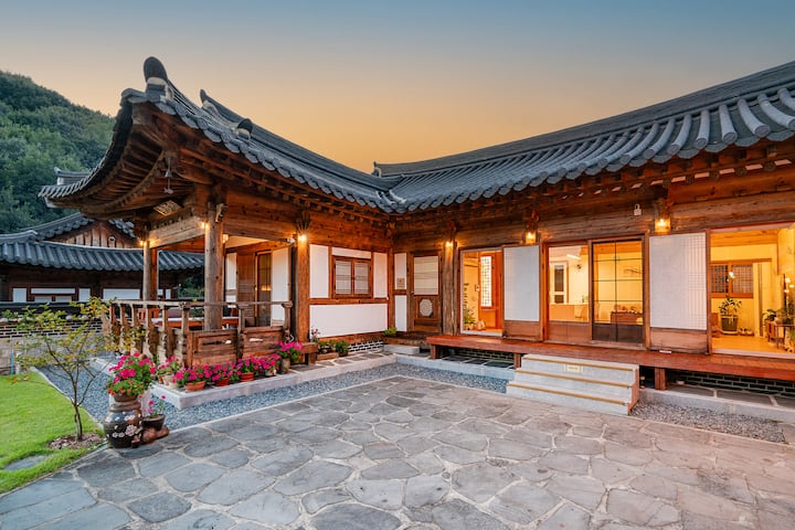 [청주 오창] 한옥스테이연 / 우수숙박업소 / 하루 한 팀 프라이빗 독채 / 8인 기준 - Daejeon