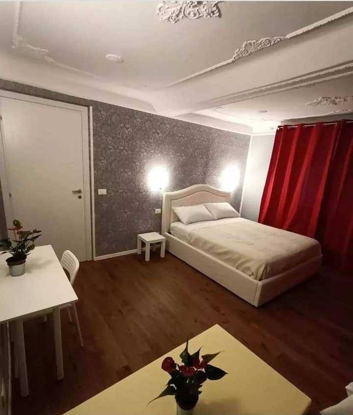 B&b Italianguestgenova
Camerabagno Privato Esterno - Genoa