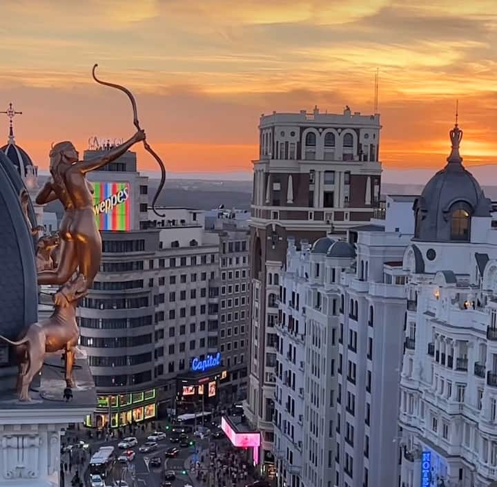 Live Madrid El Rastro Ac Netflix Elevator Unique - Museo Nacional del Prado