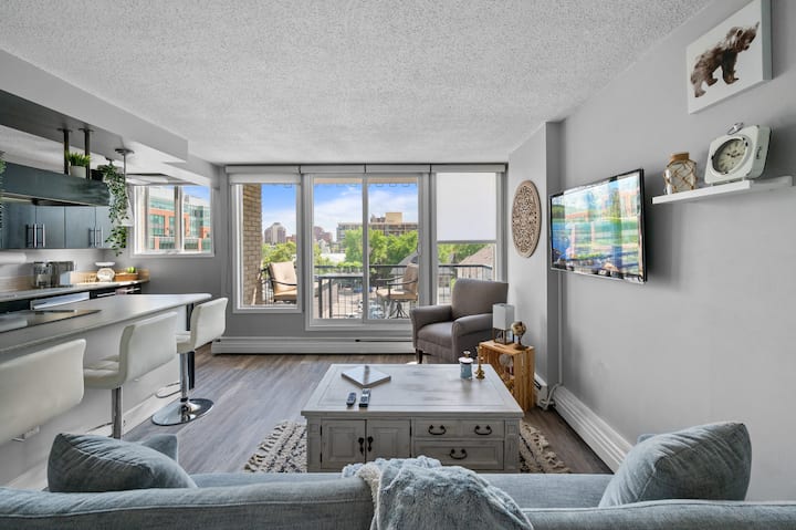 Nearby Saddledome | Ac | Parking Central Dt Condo - Alberta