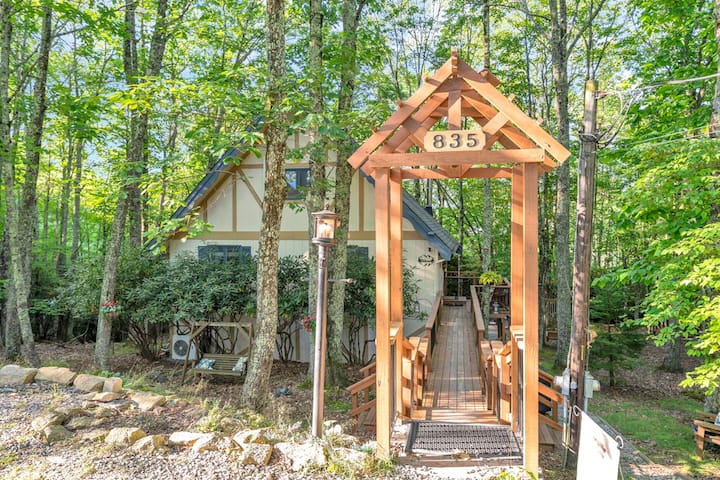 8 Person Hot Tub, Firepit, Ac, Games, 5 Br/3 Bath - Beech Mountain, NC
