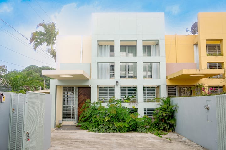 Townhouse Oasis At Uni Garden - San Juan