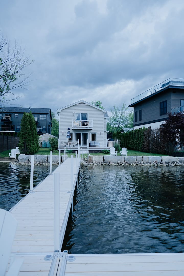 Lakefront Home With Private Dock, Lake Winnisquam - Belmont, NH