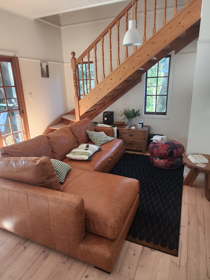 Dreamy Gingerbread Cottage With Ocean Views - Tamborine Mountain