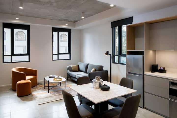 Fully Equipped, Modern, One Bedroom Apartment - Parramatta
