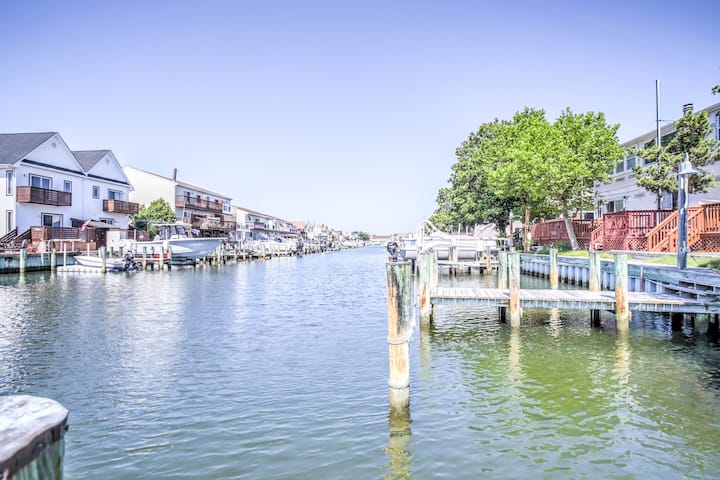 Cozy Coastal Canal Escape - Ocean Pines, MD