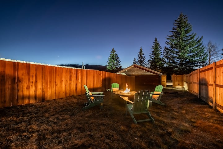 Mountain Cabin: Outdoor Fireplace, Grills + Games - Colorado
