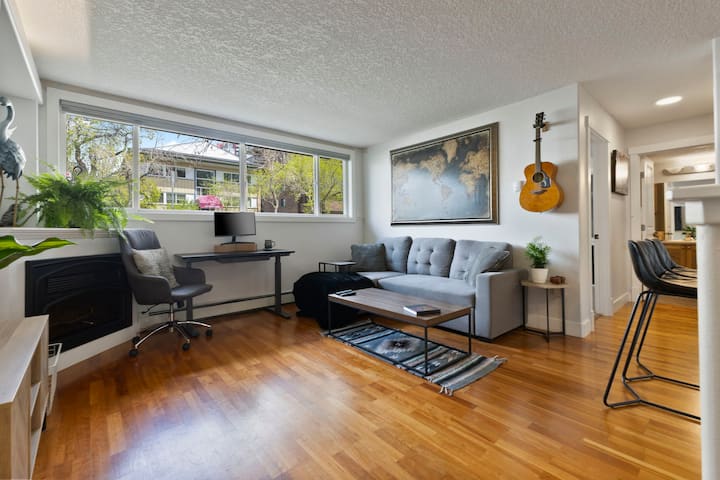 Furnished Beltline Condo Just Off 17th Ave - カルガリー