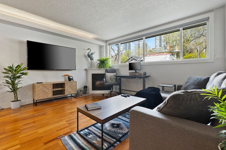 Furnished Beltline Condo Just Off 17th Ave - Wilder Institute/Calgary Zoo