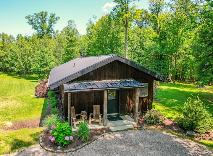 Luxury Cabin: Hot Tub, Fire Pit, Wine Country - Lake Erie, PA