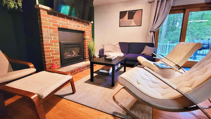 Cozy Getaway! Fireplace, King Bed, Ping Pong, Bbq! - Mount Pocono, PA