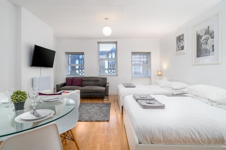 Clean Bright Soho Square & Covent Garden Apartment - London