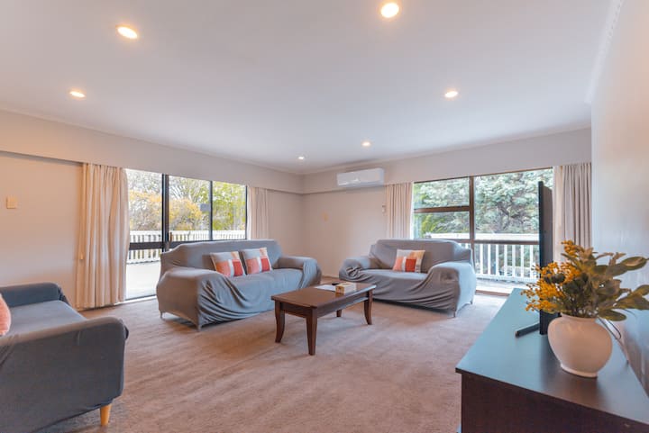 Remuera 5 Bedroom Holiday House - Auckland